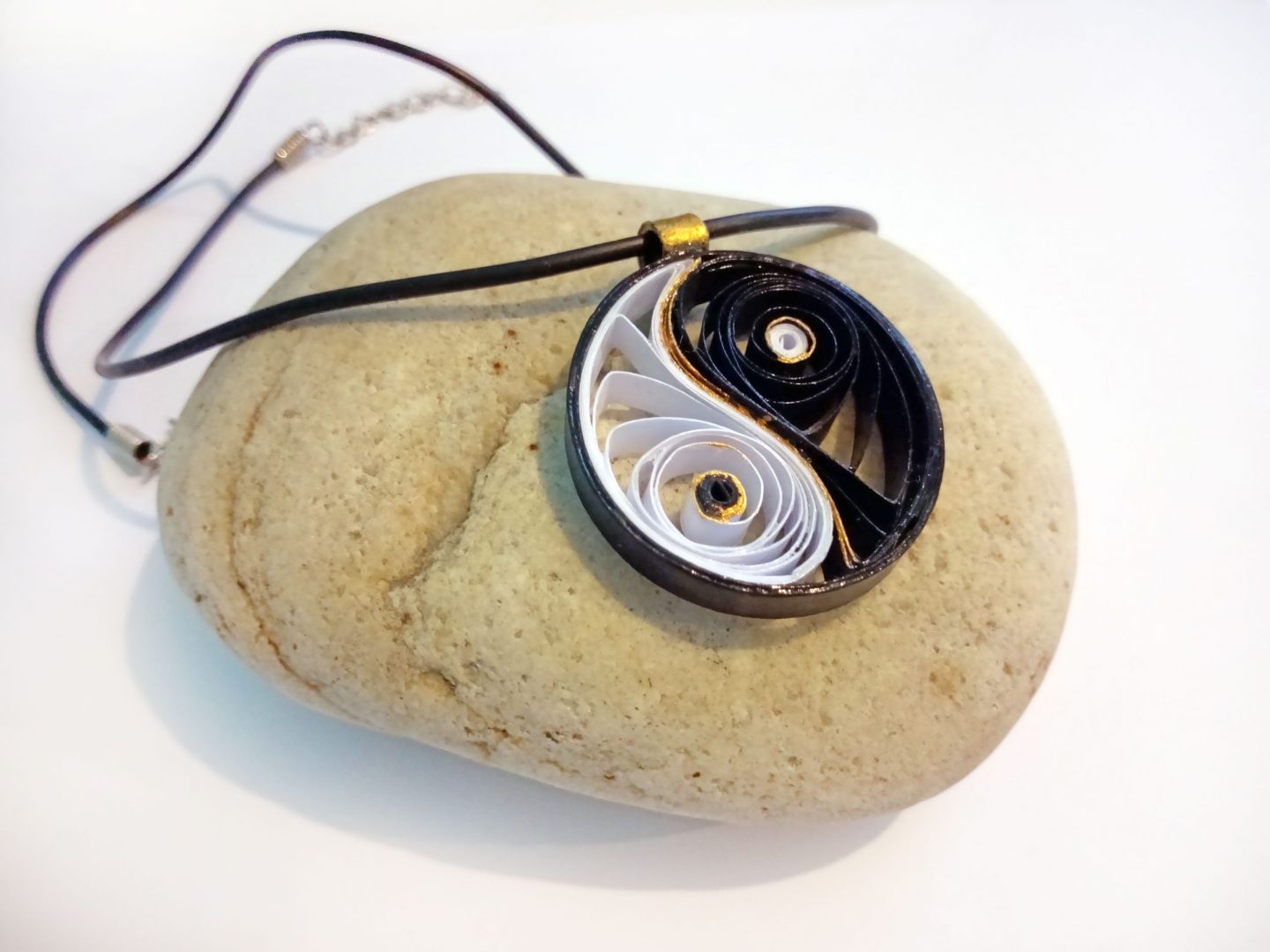 FLORA LY CRÉATIONS - Modèle Le yin et le yang